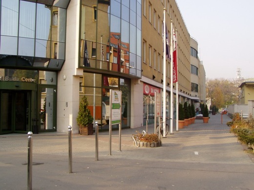 Dél-Buda Center Kiadó Irodaház