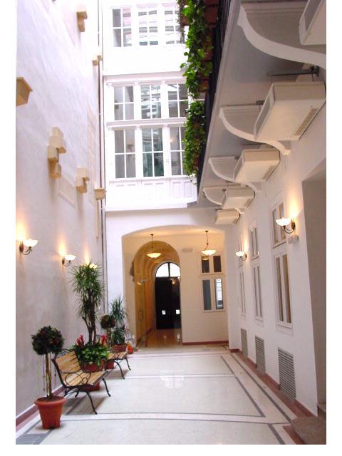 Semmelweis Irodaház Kiadó Irodaház