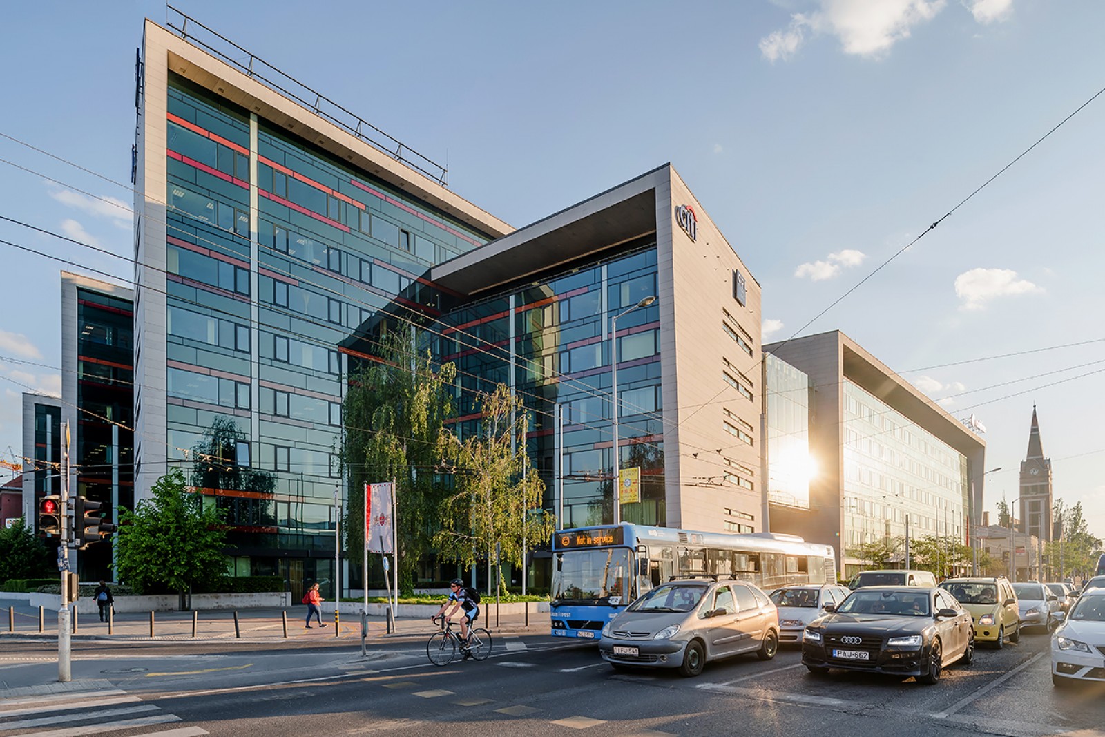 Arena Corner Kiadó Irodaház